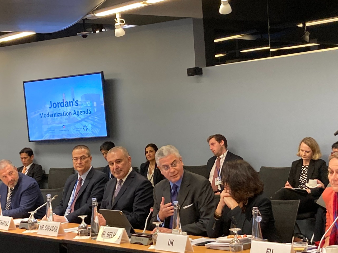 Shraideh chairs meeting on Economic Modernisation Vision